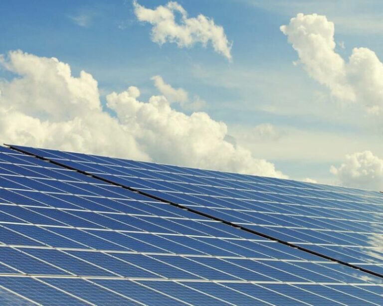 Cara Kerja Solar Panel, Pengertian, dan Kelebihannya - Kelistrikan.com