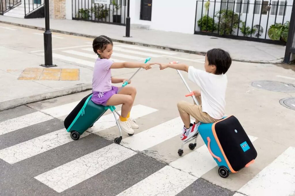 7 Rekomendasi Koper Elektrik Dewasa yang Bisa Jalan, Canggih ...
